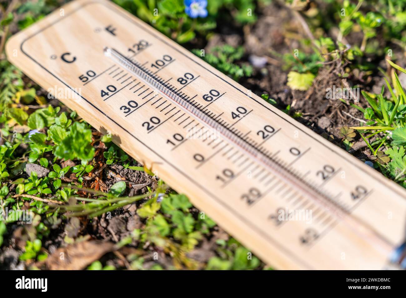 Rising temperatures thermometer hi-res stock photography and images - Alamy