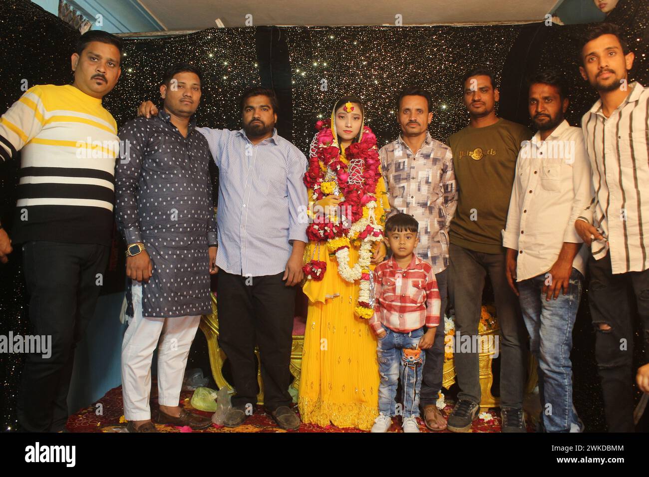 wedding photography Indian bride family, Pretty girl in traditional ...
