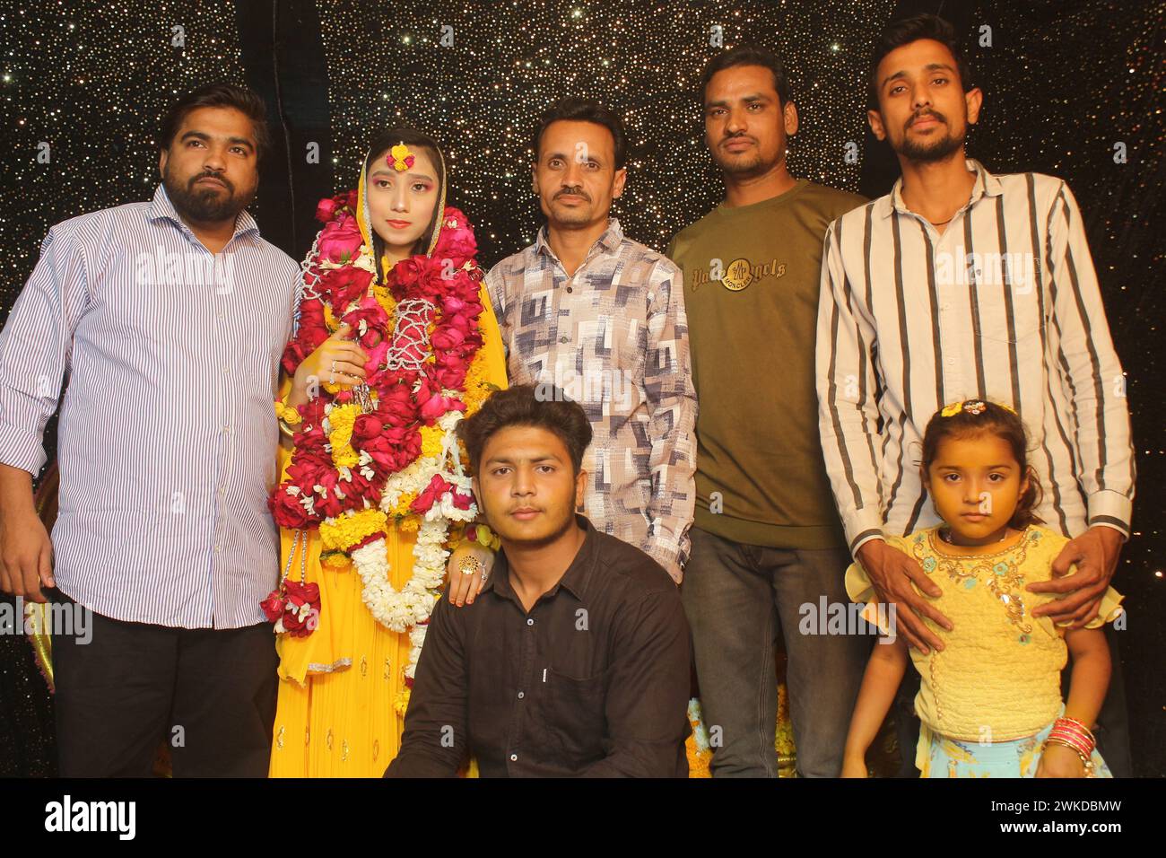 wedding photography Indian bride family, Pretty girl in traditional ...