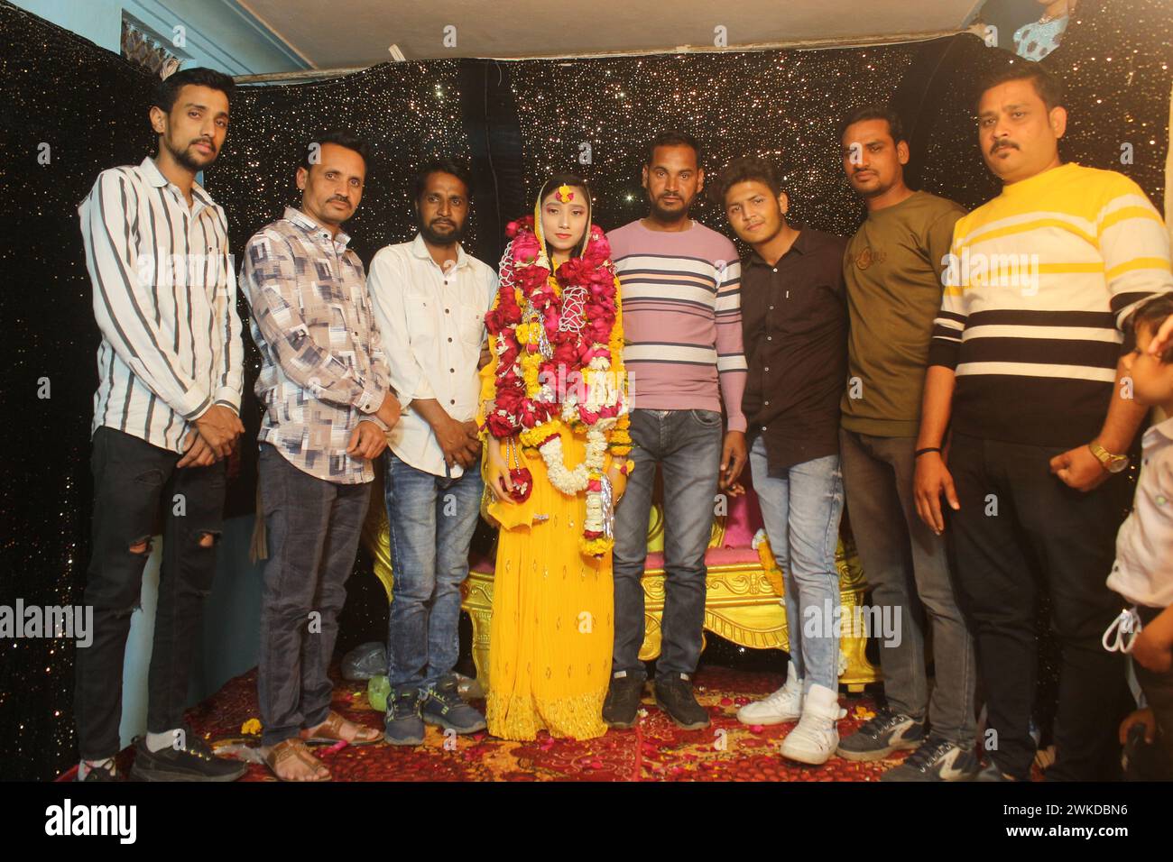 wedding photography Indian bride family, Pretty girl in traditional ...
