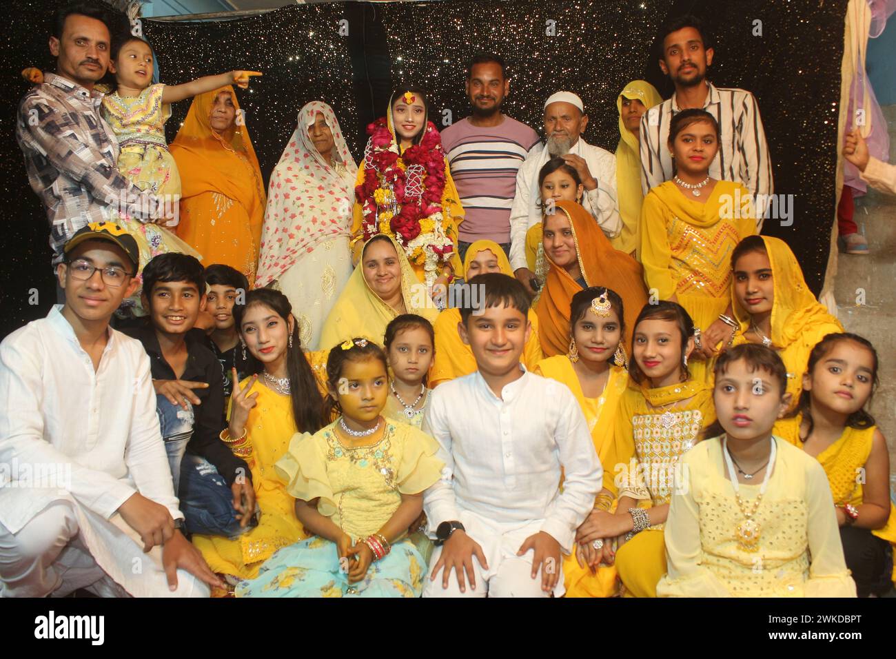 wedding photography Indian bride family, Pretty girl in traditional ...