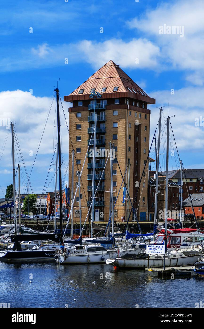 Swansea docks wales hi-res stock photography and images - Alamy