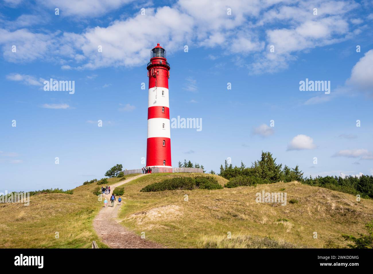 Der Rot-Weiße Leuchtturm von Amrum bei Wittün ist das Wahrzeichen der ...