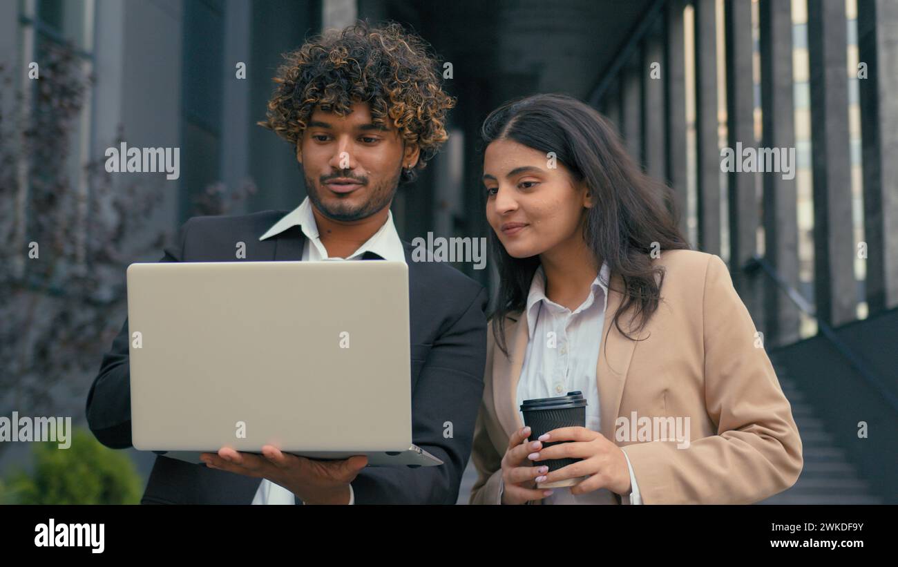 Indian salesman showing a laptop Stock Photo - Alamy