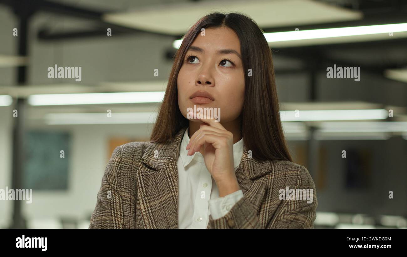 Asian girl in office Korean business woman lady Chinese businesswoman ...