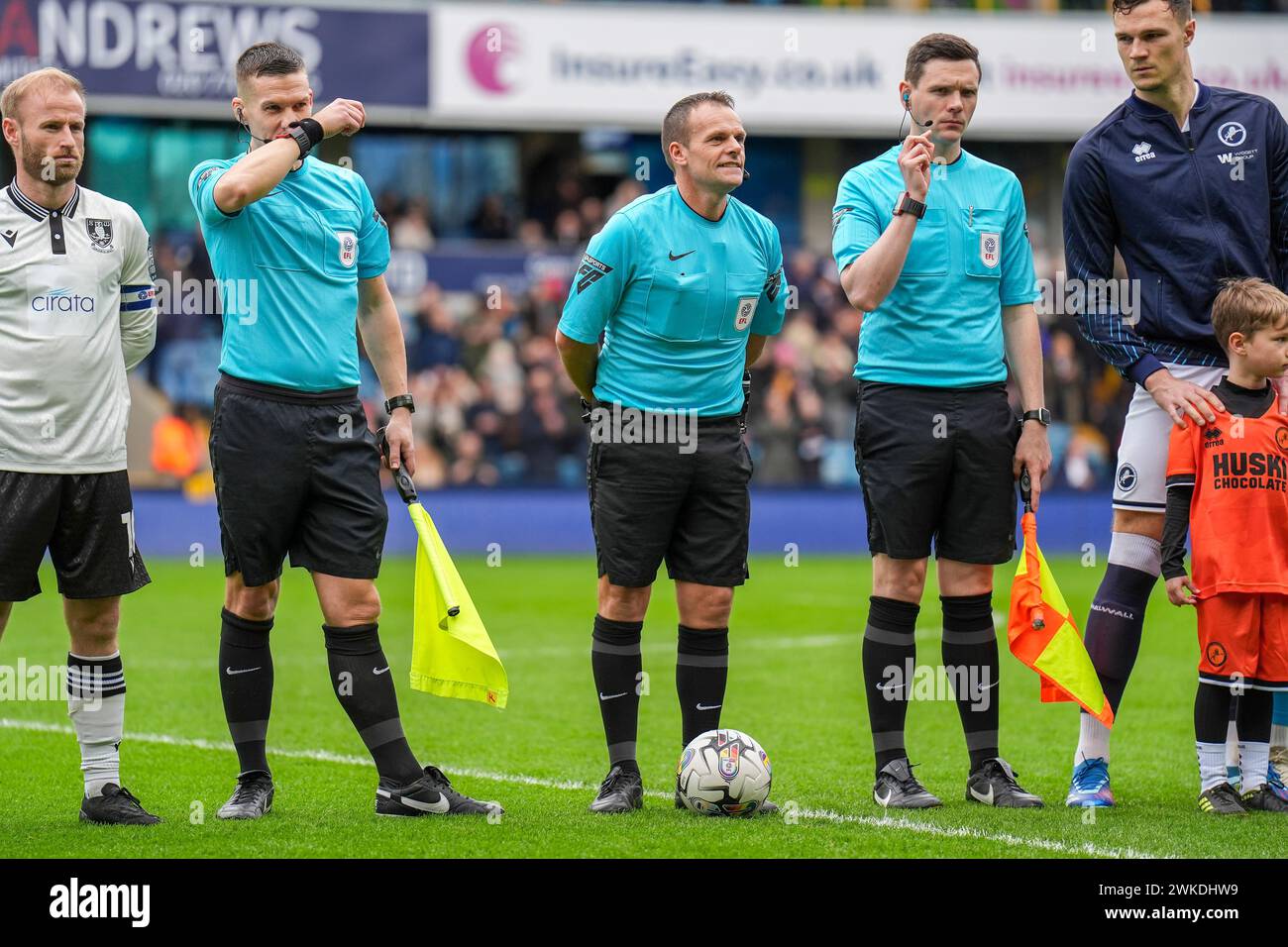 Matchball assistant referee hi-res stock photography and images - Alamy
