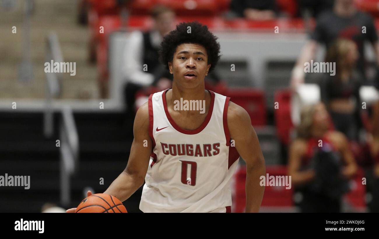 Washington State forward Jaylen Wells controls the ball during the ...