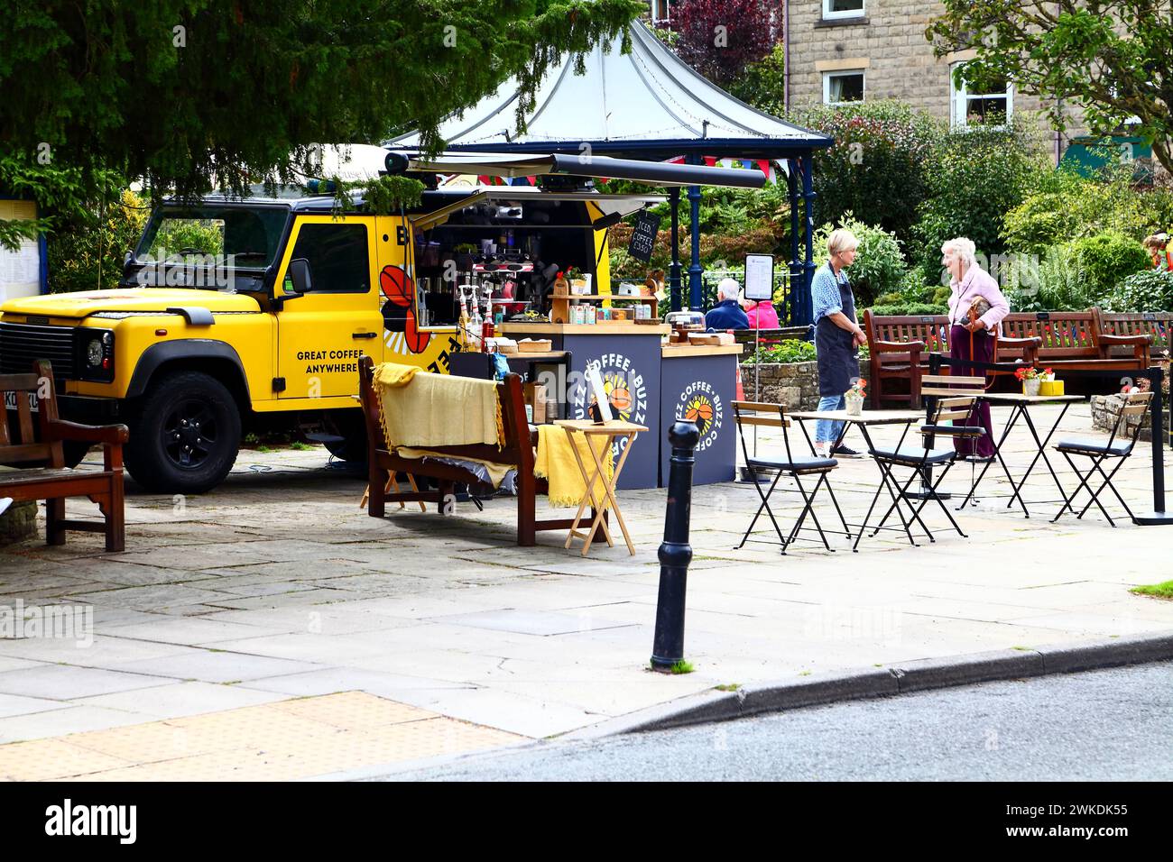 Pavement coffee kiosk hi-res stock photography and images - Alamy