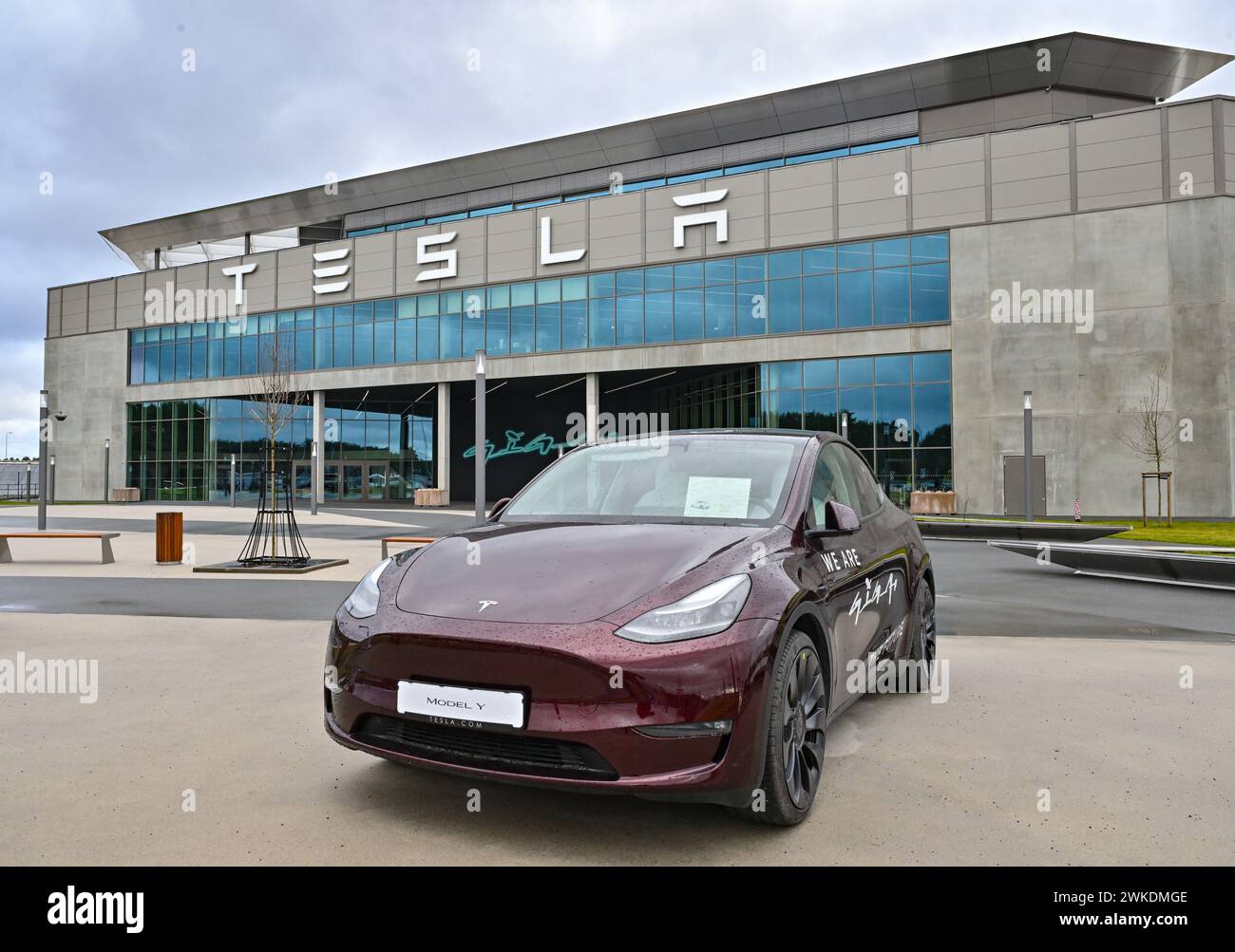 20 February 2024, Brandenburg, Grünheide: The Tesla Gigafactory Berlin ...