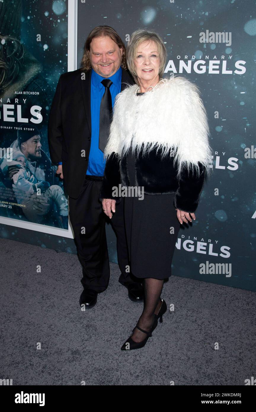 Derek Young und Sharon Stevens bei der Premiere des Kinofilms Ordinary Angels im SVA Theater ...