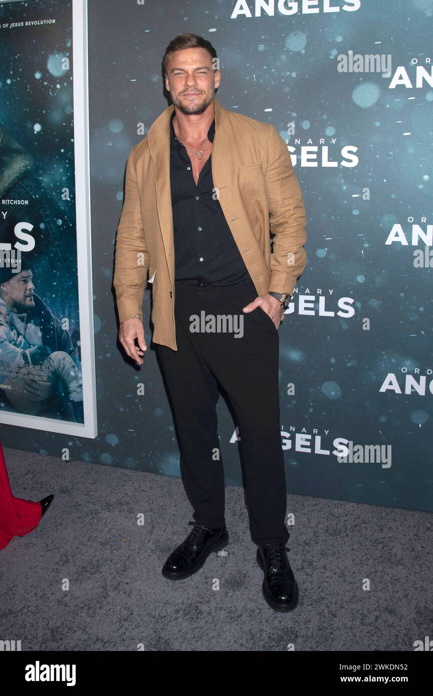 Alan Ritchson bei der Premiere des Kinofilms Ordinary Angels im SVA ...