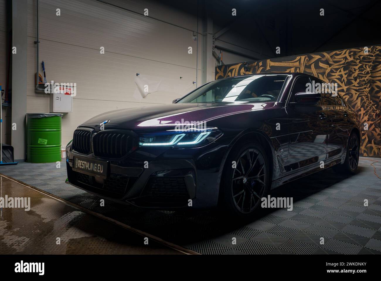 Black glossy paintwork hi-res stock photography and images - Alamy