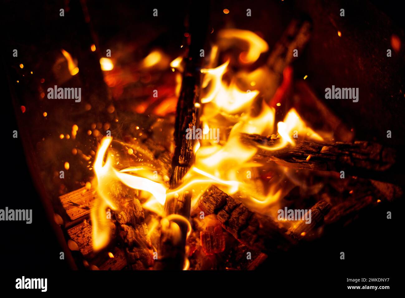Burning coals in fireplace night hi-res stock photography and images ...