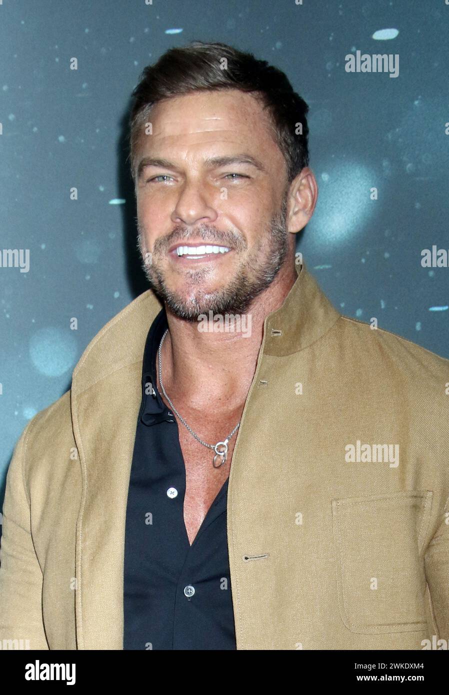 Alan ritchson ordinary angels hi-res stock photography and images - Alamy