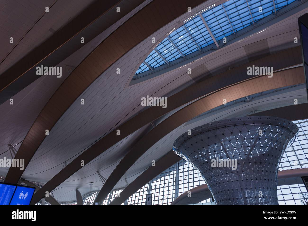 Airport interior design hi-res stock photography and images - Alamy