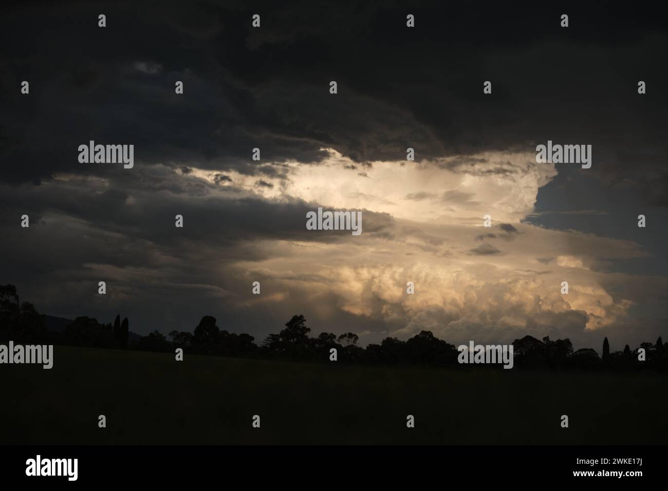 Massive thunderstorm clouds rolling across the park Stock Photo - Alamy