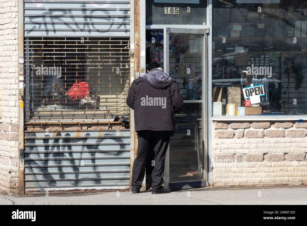 Shoemaker williamsburg hi-res stock photography and images - Alamy