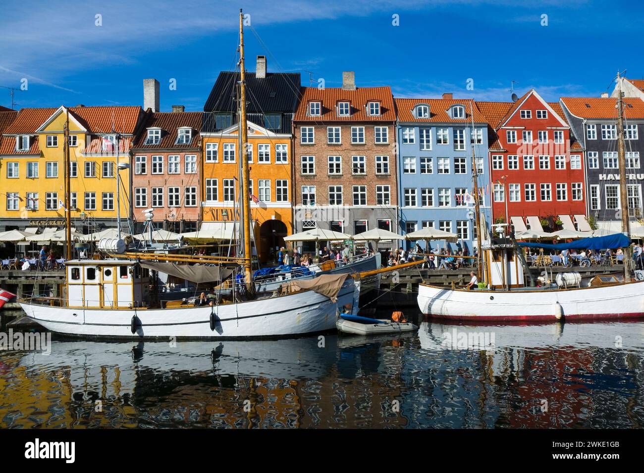Nyhavn - 17th-century waterfront, canal and entertainment district in ...