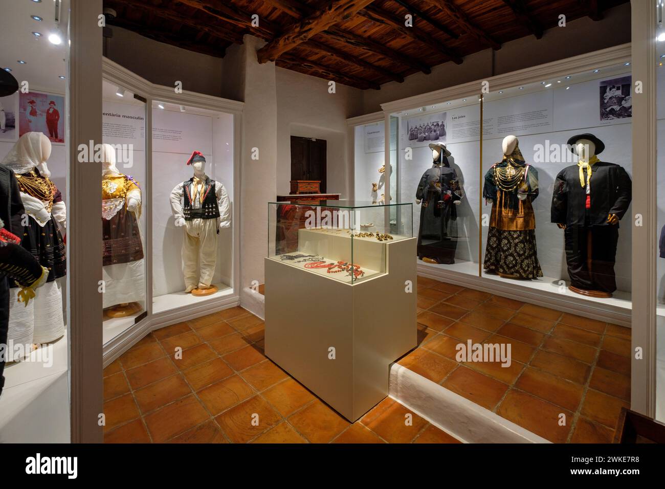 vestidos tradicionales ibicencos, Museo de Etnografía de Eivissa, Can ...