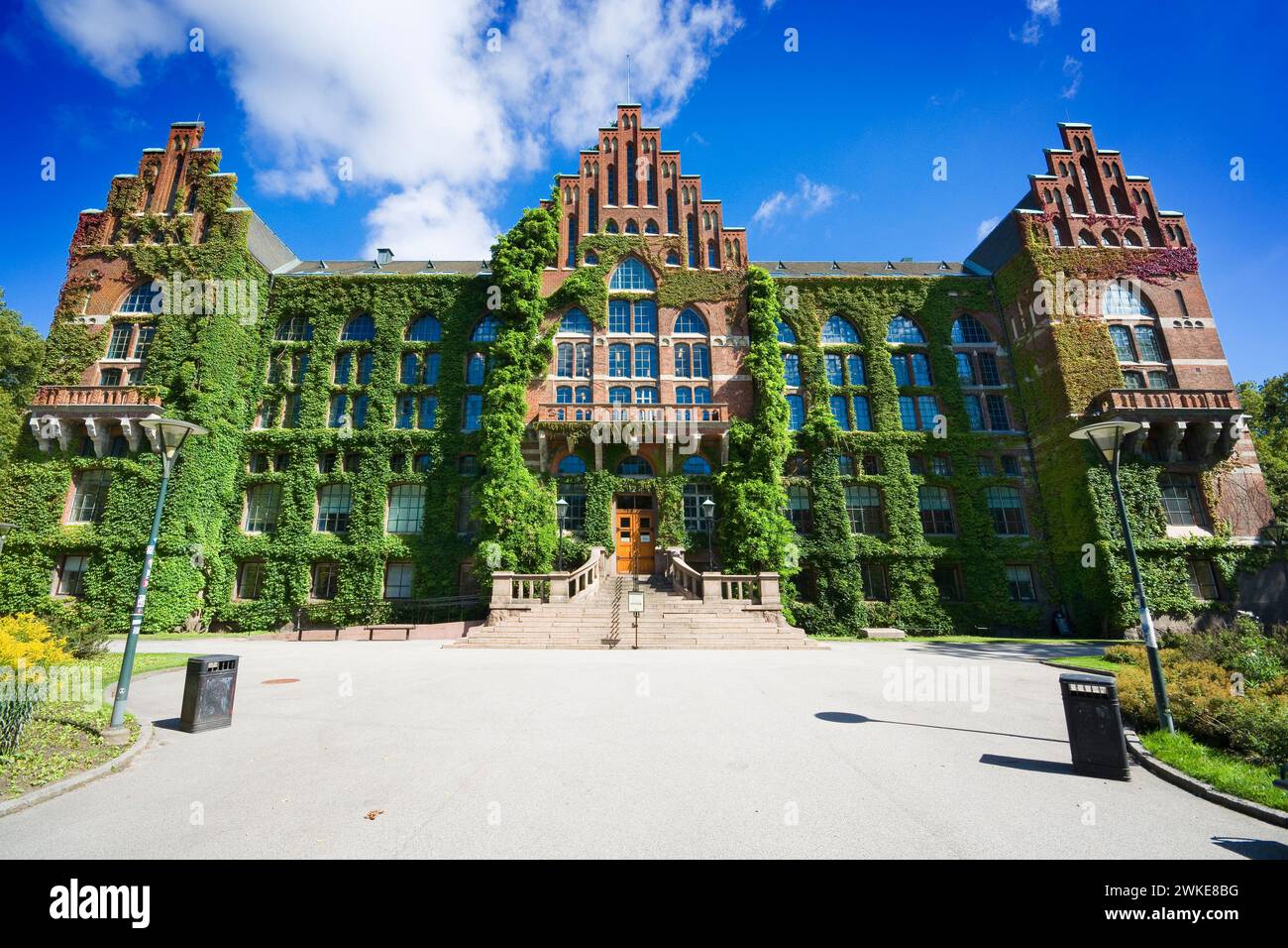 Entrance to middle school library hi-res stock photography and images ...