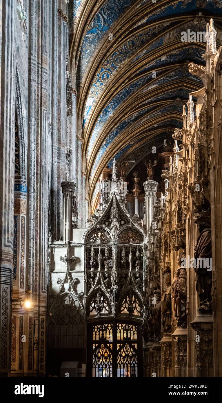 The interior of the Albi Cathedral with details on the decorations ...