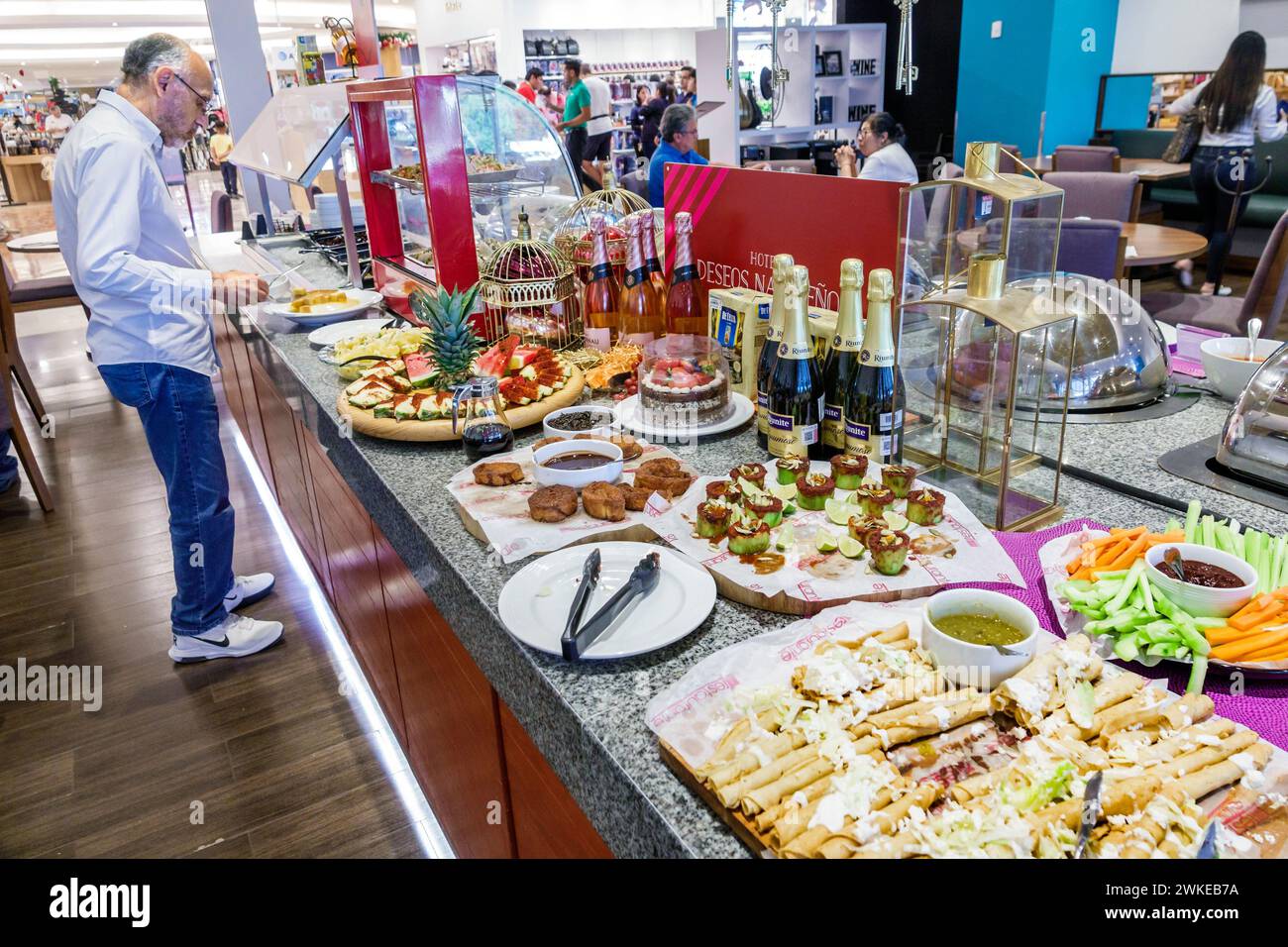 Self service restaurante hi-res stock photography and images - Alamy