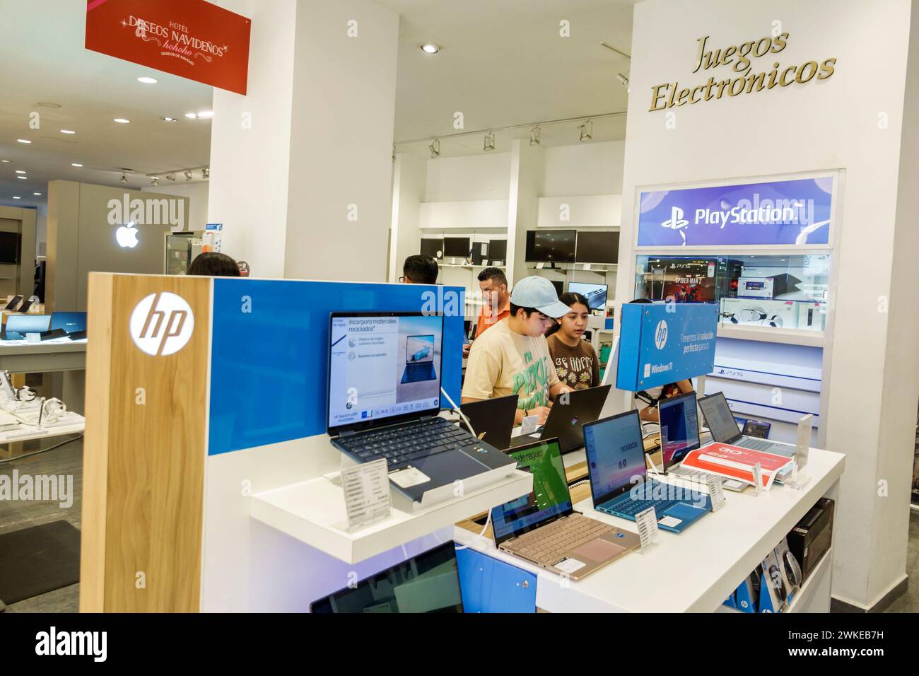 Hp hewlett packard laptop computers hi-res stock photography and images ...