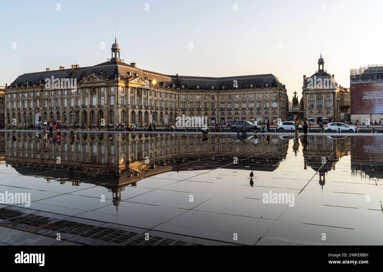 Main square of Bordeaux with water and reflections Stock Photo - Alamy