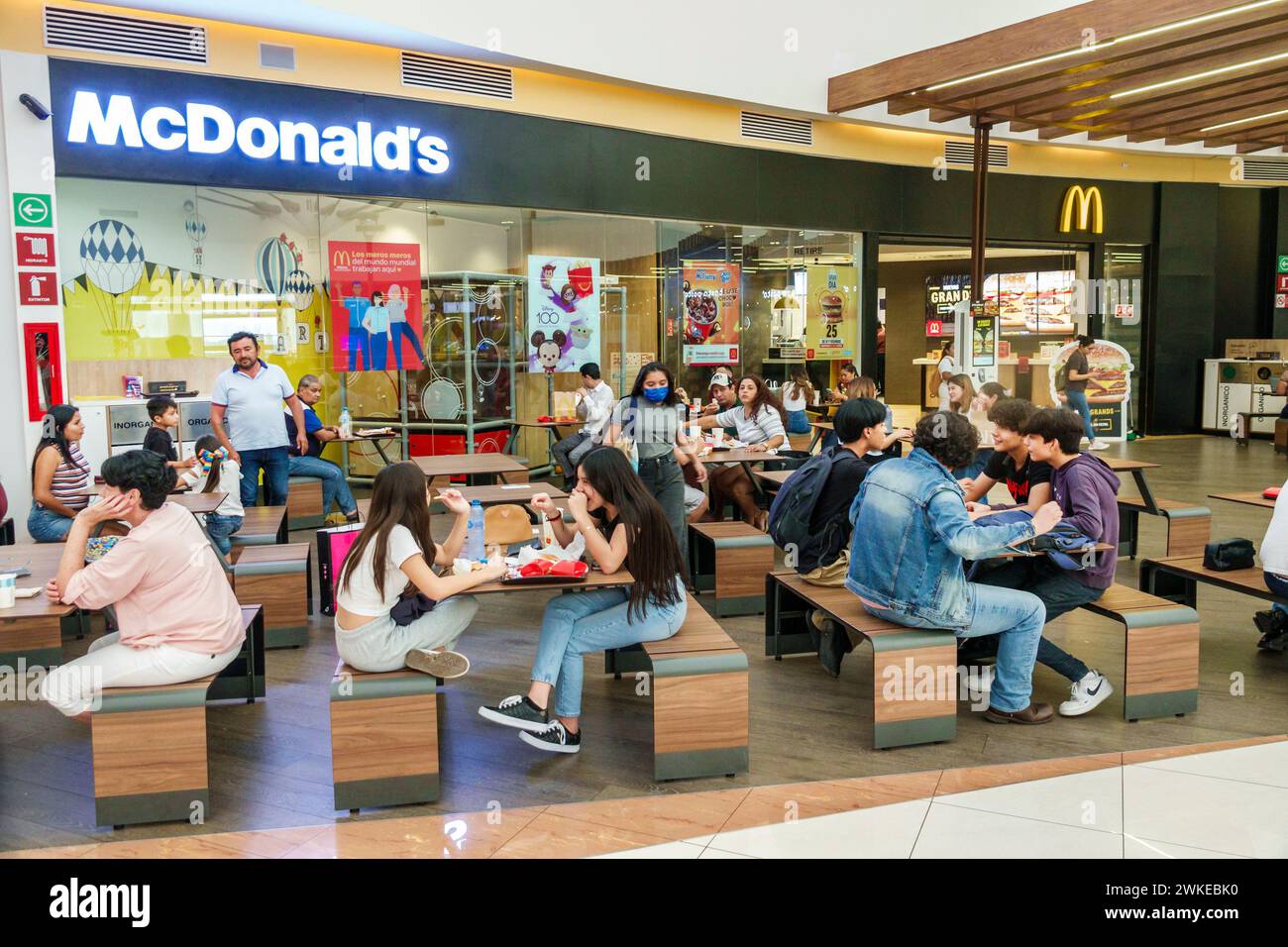 Woman and teenage son restaurant hi-res stock photography and images - Alamy