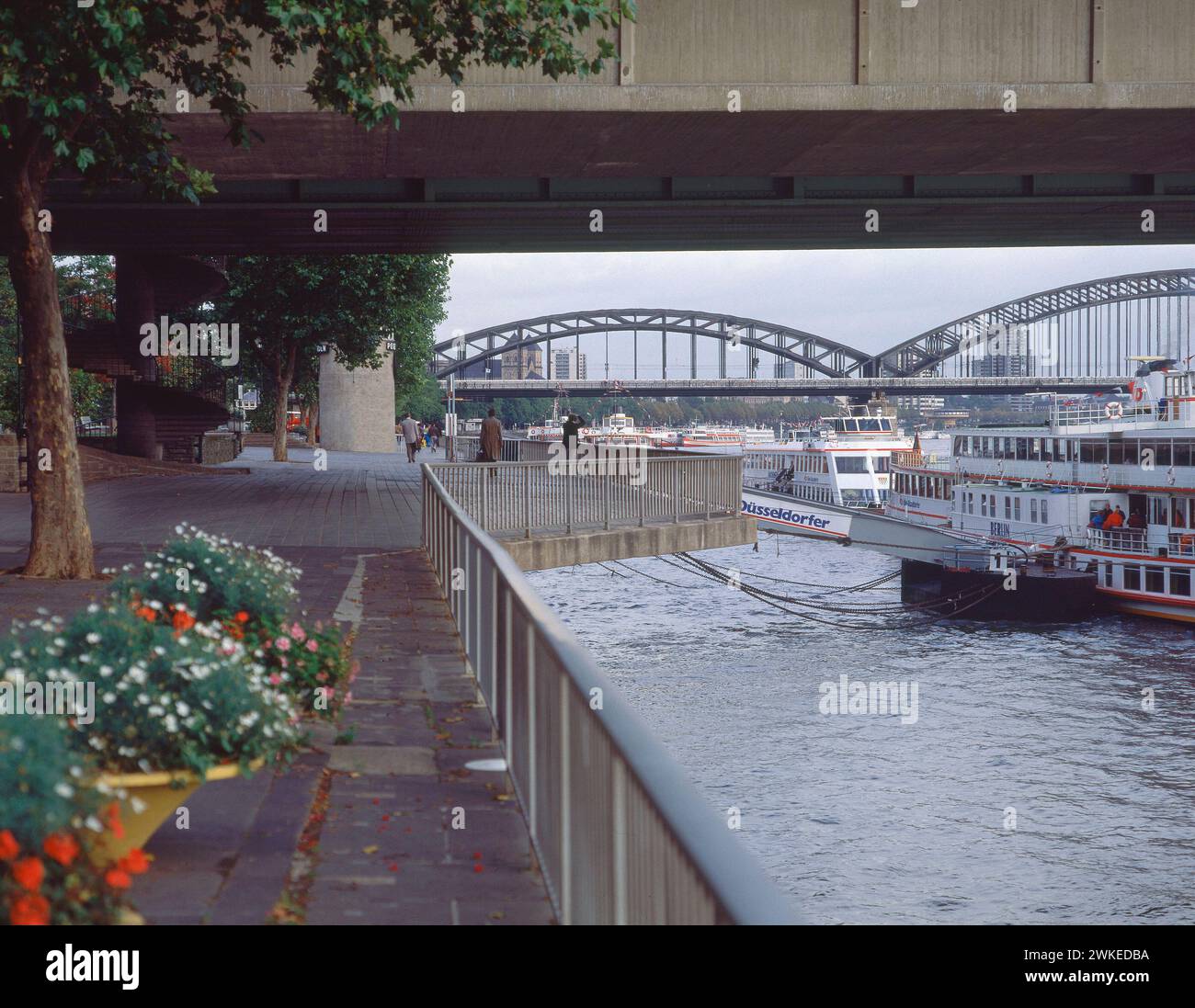 PUENTES Y BARCOS EN EL RIO RHIN. Location: EXTERIOR. Cologne. GERMANY ...