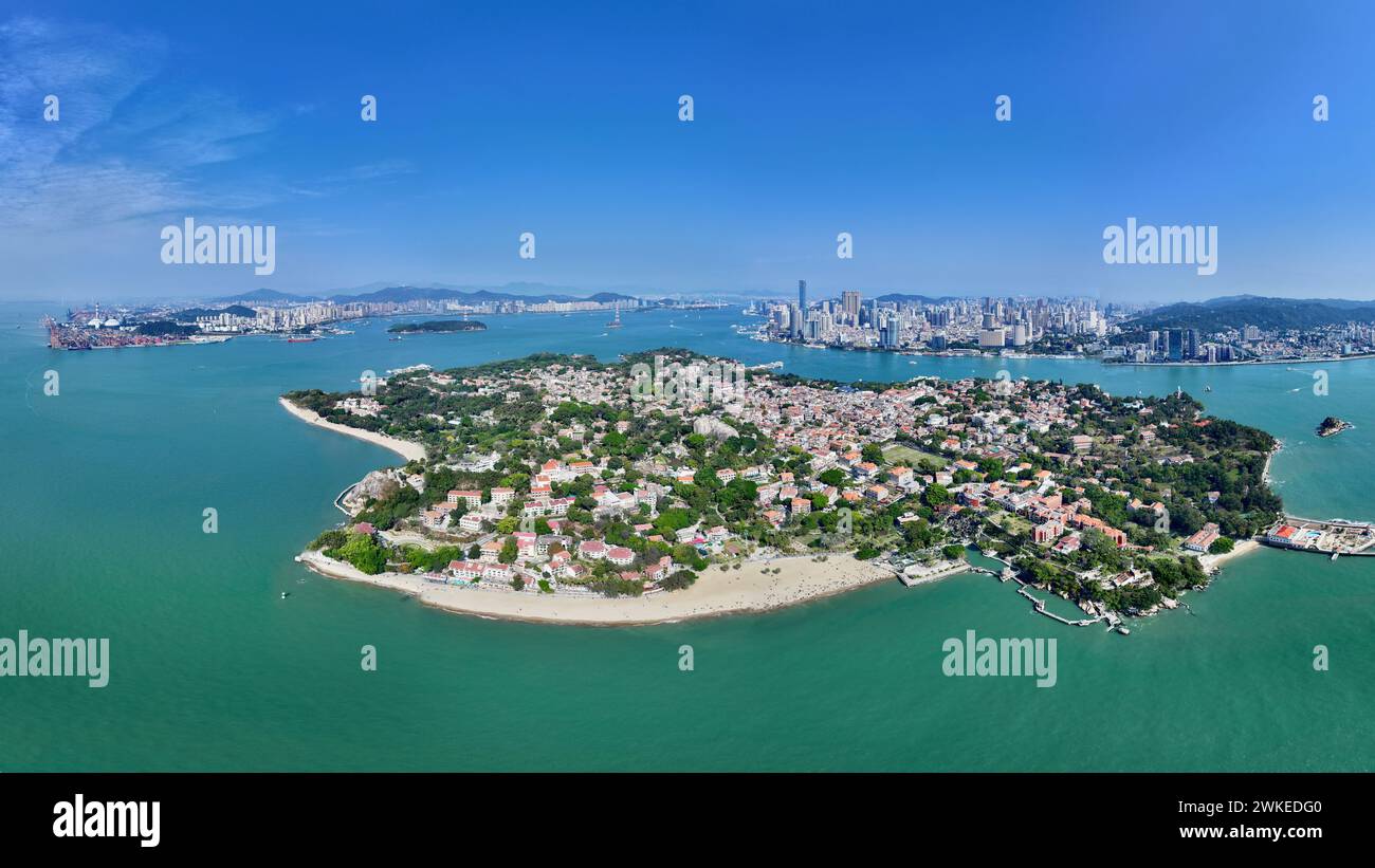 (240220) -- XIAMEN, Feb. 20, 2024 (Xinhua) -- An aerial panoramic drone ...