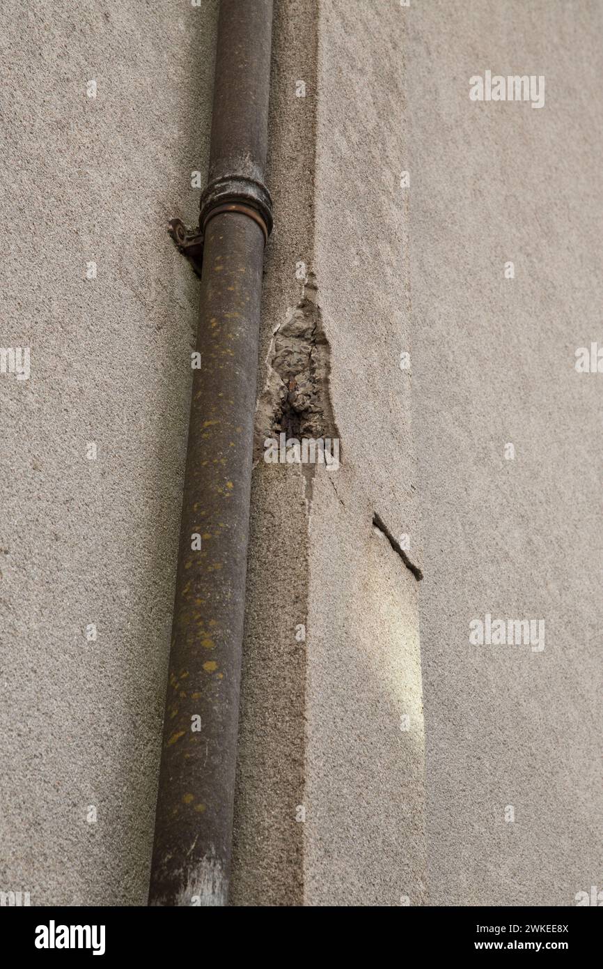 Spalling reinforced concrete Stock Photo - Alamy