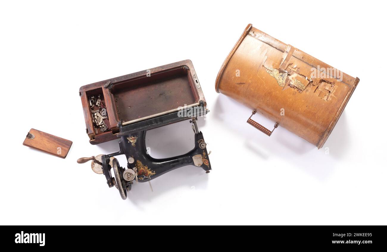Broken old sewing machine, isolated on white background Stock Photo - Alamy