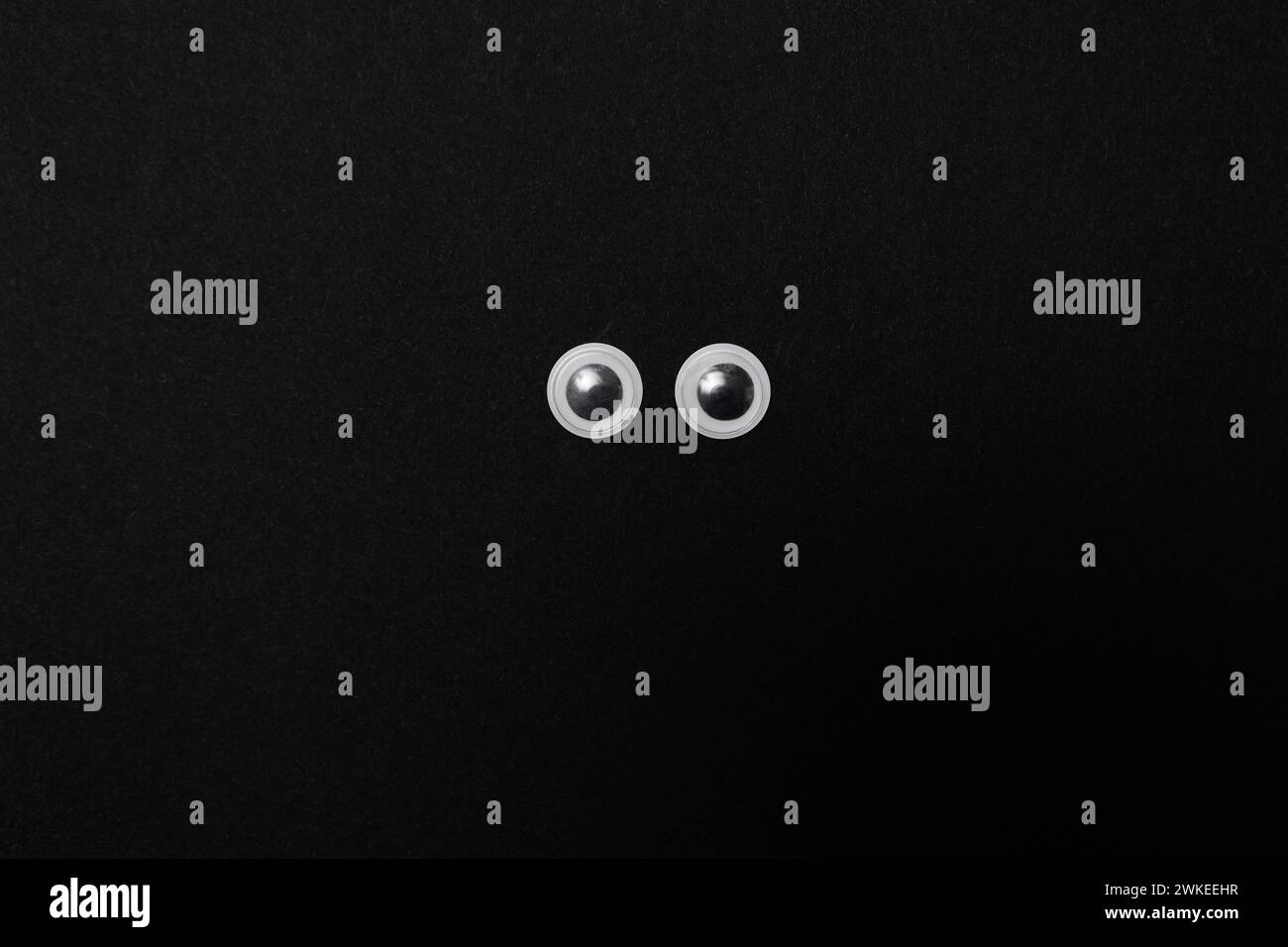 Two eyes emoji hi-res stock photography and images - Alamy