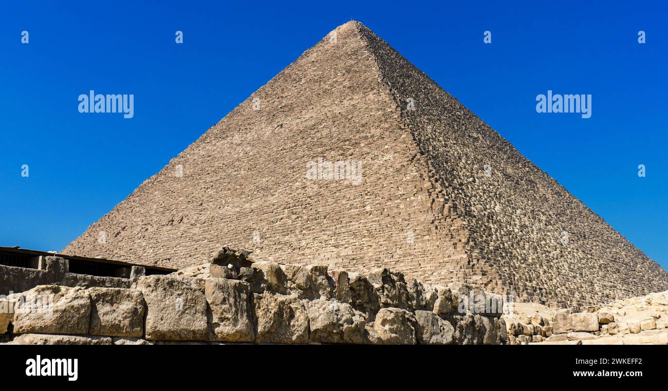 Egyptian hieroglyphics pyramid hi-res stock photography and images - Alamy