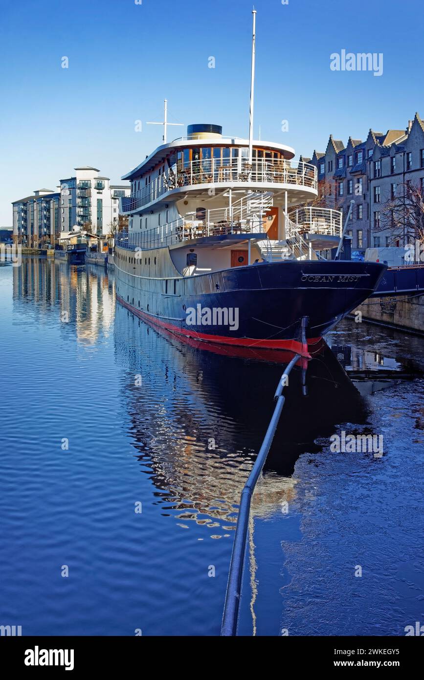 Edinburgh mist hi-res stock photography and images - Alamy