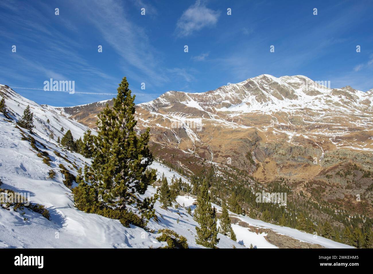 Picos de los pirineos hi-res stock photography and images - Alamy