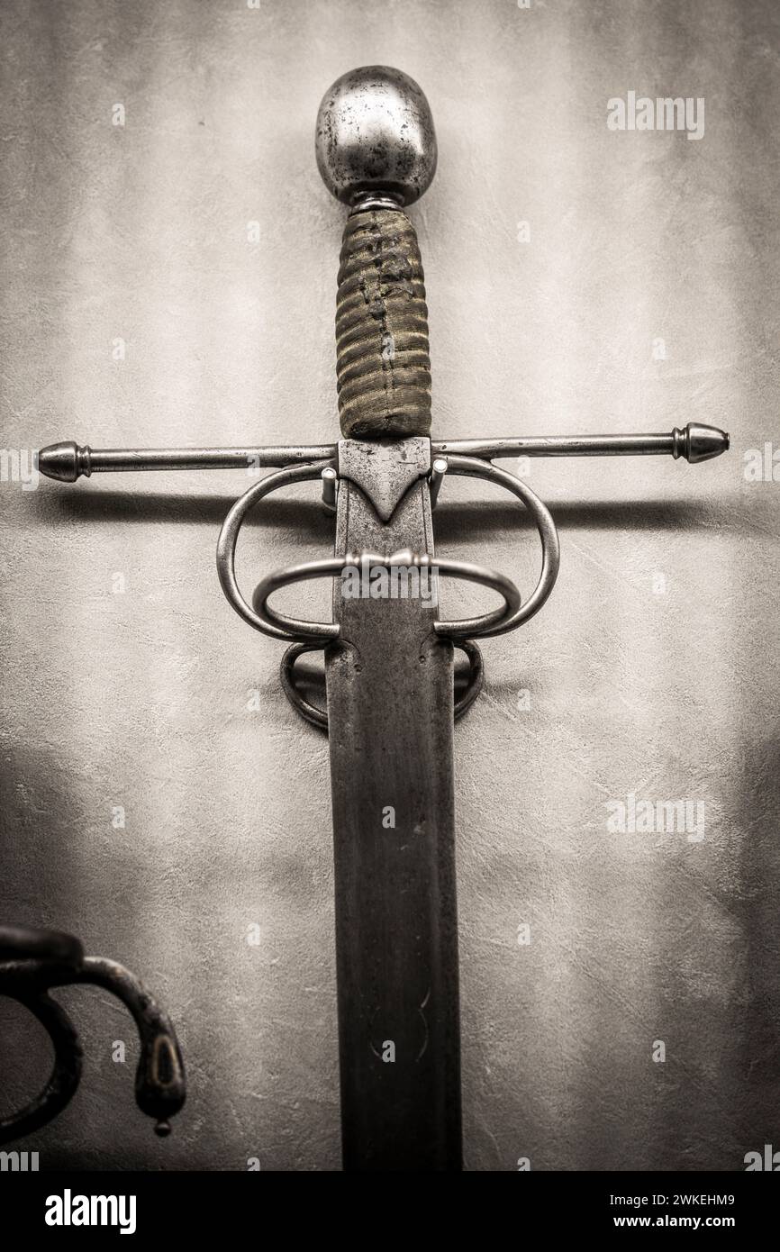 sword hilt with bridge garrison, 16th century, Álava Armory Museum ...