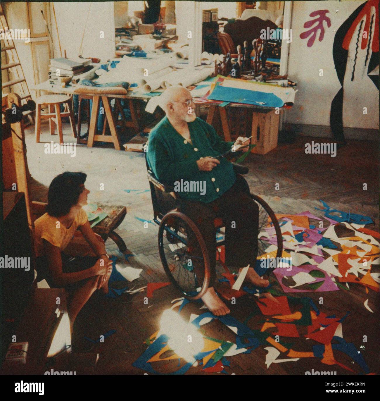 Henri Matisse and studio assistant Lydia Delectorskaya working on cut ...