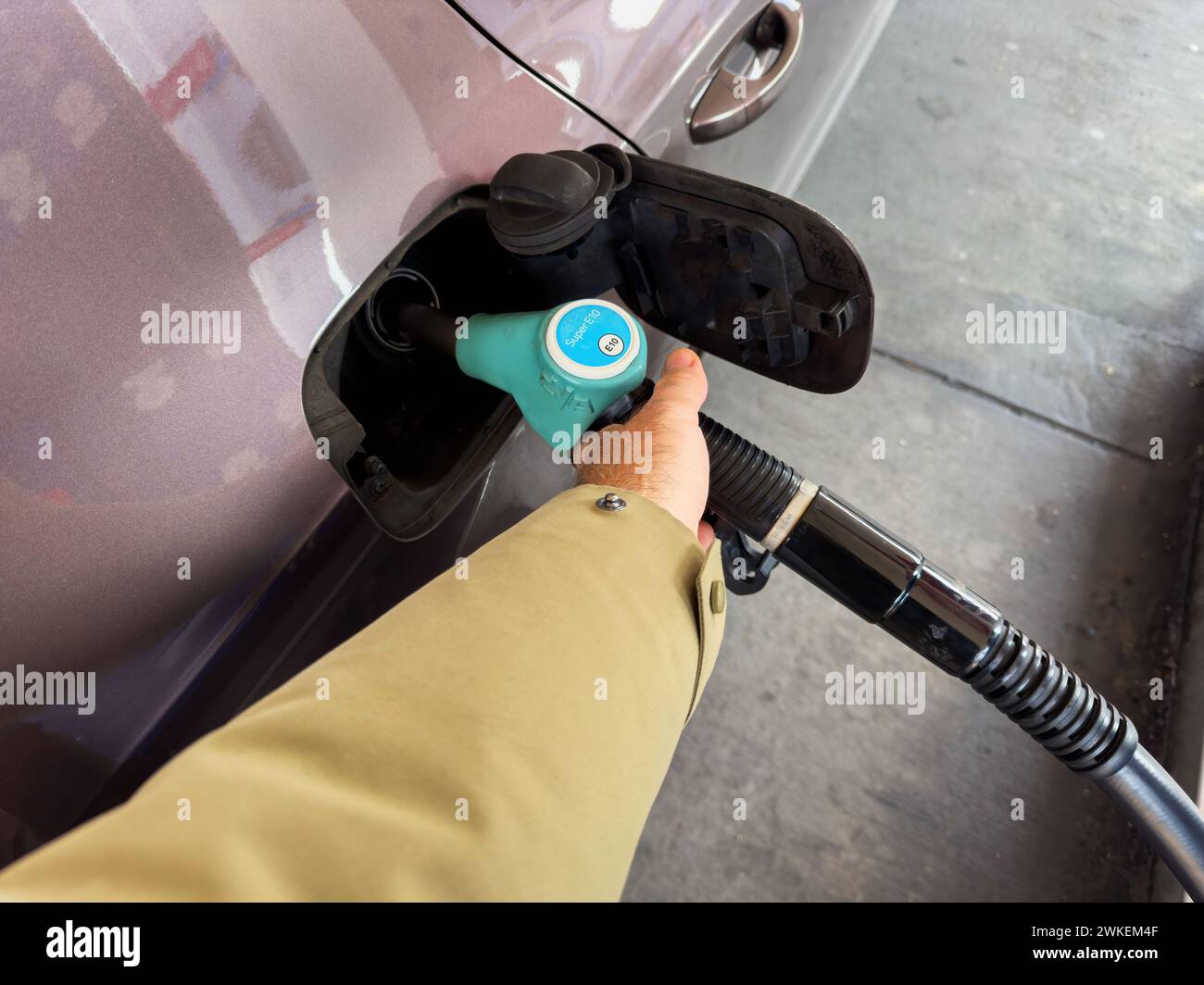 Gas replenishment process hi-res stock photography and images - Alamy