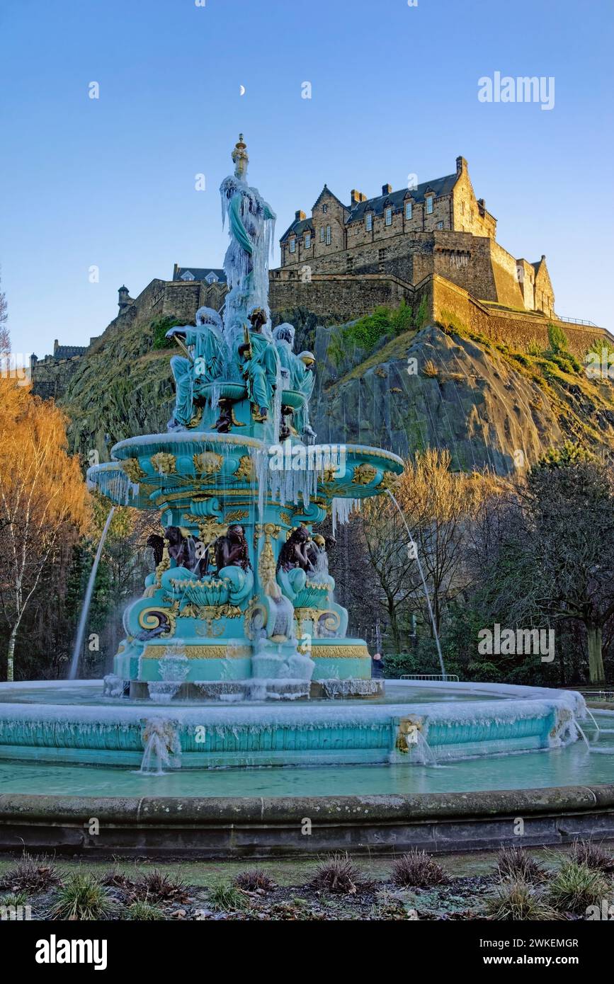 UK, Scotland, Edinburgh Castle and Ross Fountain Stock Photo - Alamy