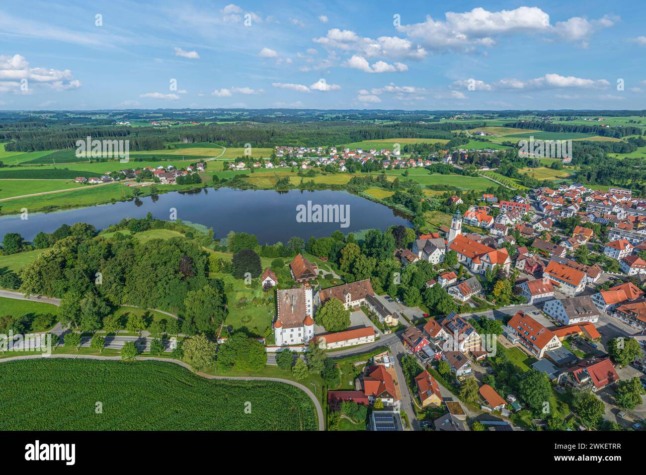 Der Luftkurort Kißlegg im württembergischen Allgäu von oben ...