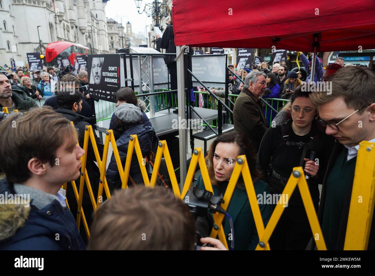 Stella Assange speaks to media outside the Royal Court of Justice for ...