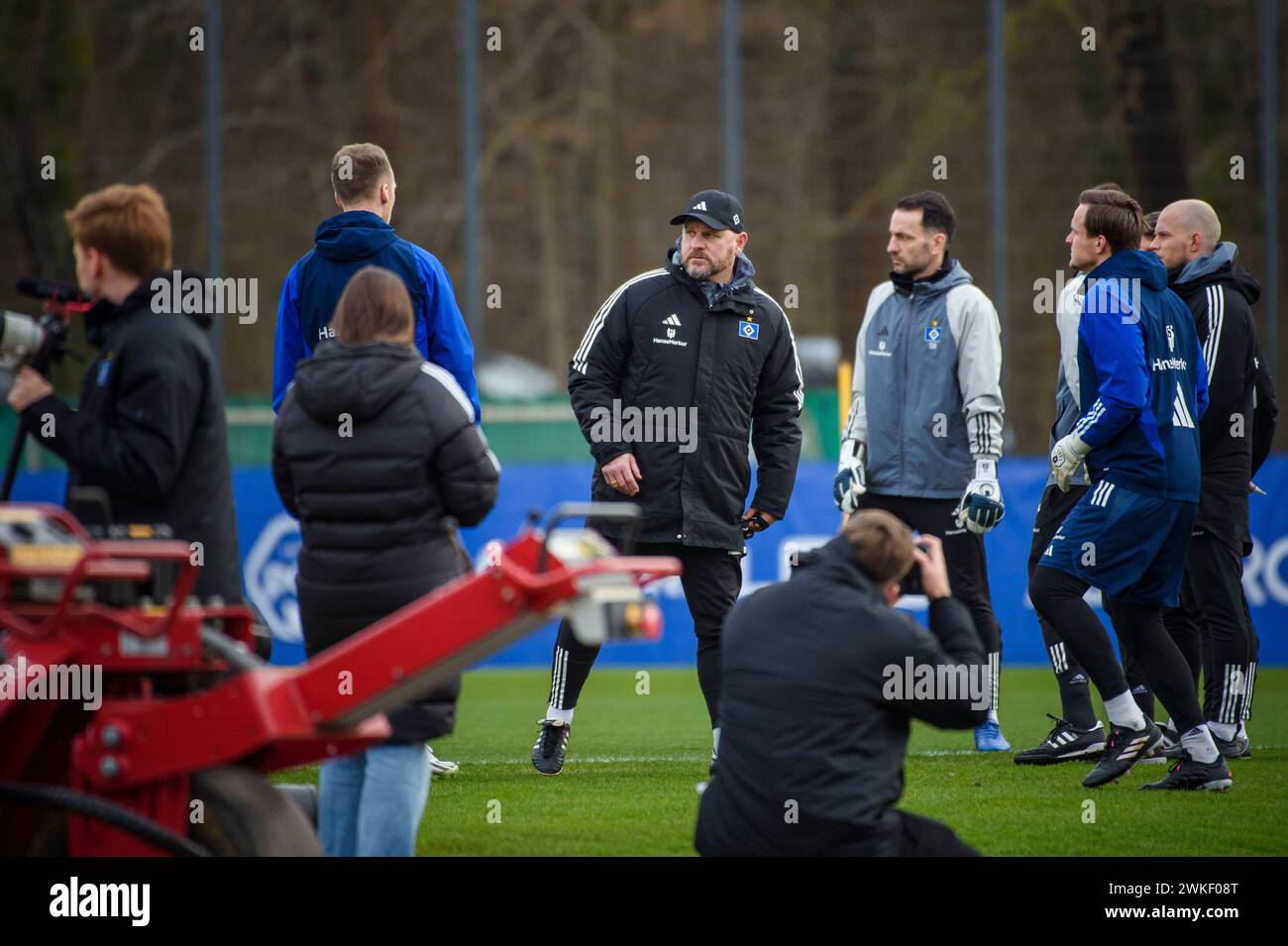 Hamburg, Germany. 20th Feb, 2024. Steffen Baumgart (M) stands on the ...