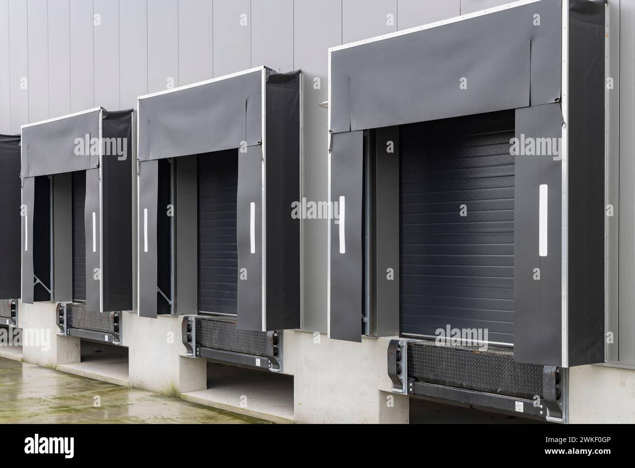 Package handling center hi-res stock photography and images - Alamy