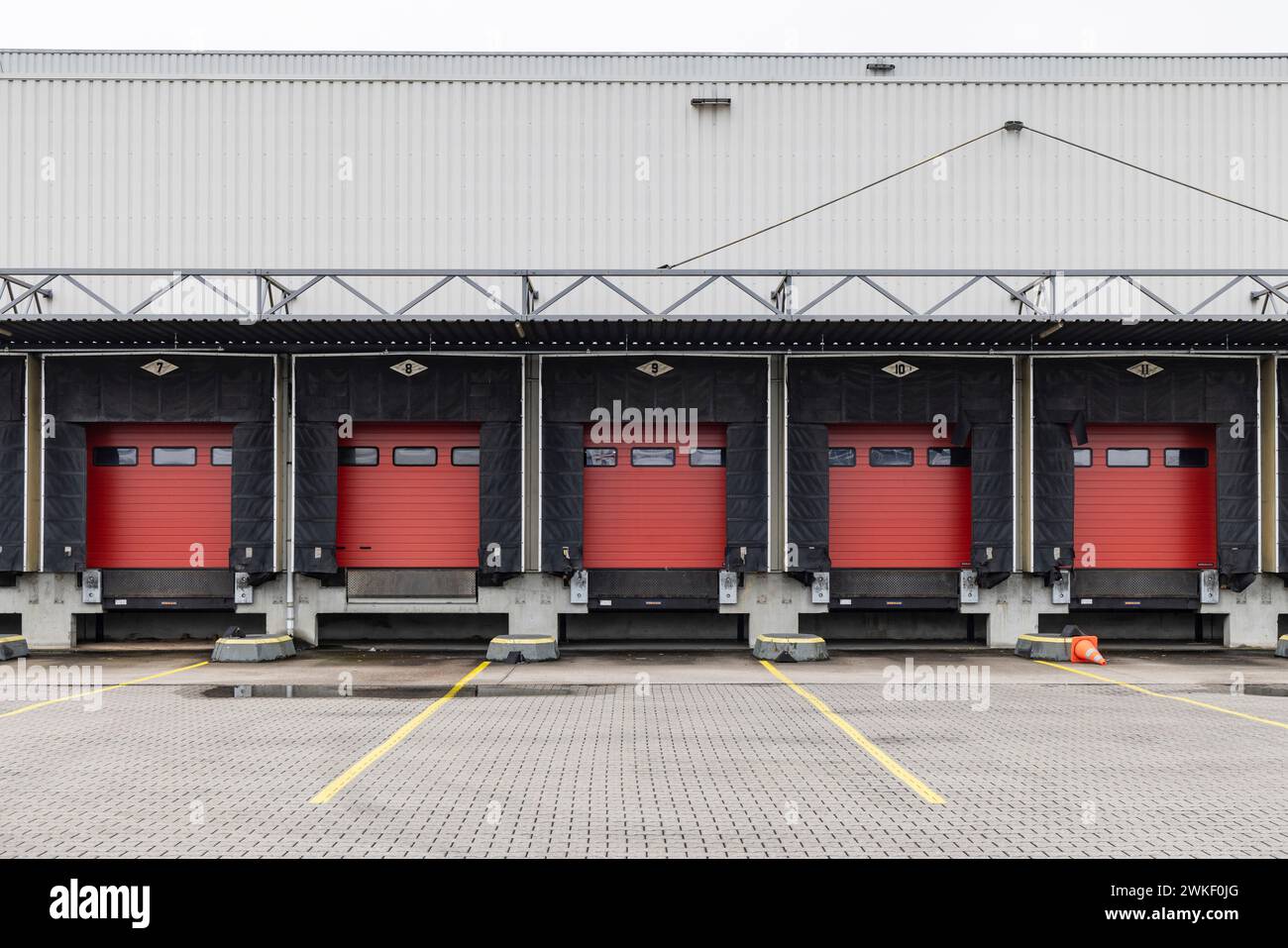 Row of red loading docks of a warehouse or distbution center Stock ...