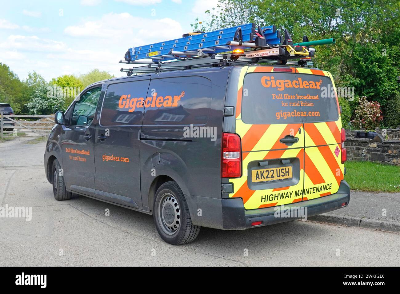 Fibre broadband hi-res stock photography and images - Alamy