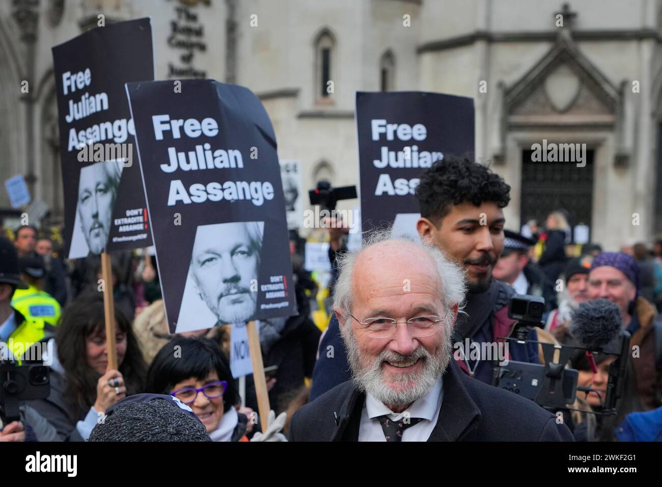 John Shipton father of Julian Assange leaves the Royal Courts of ...