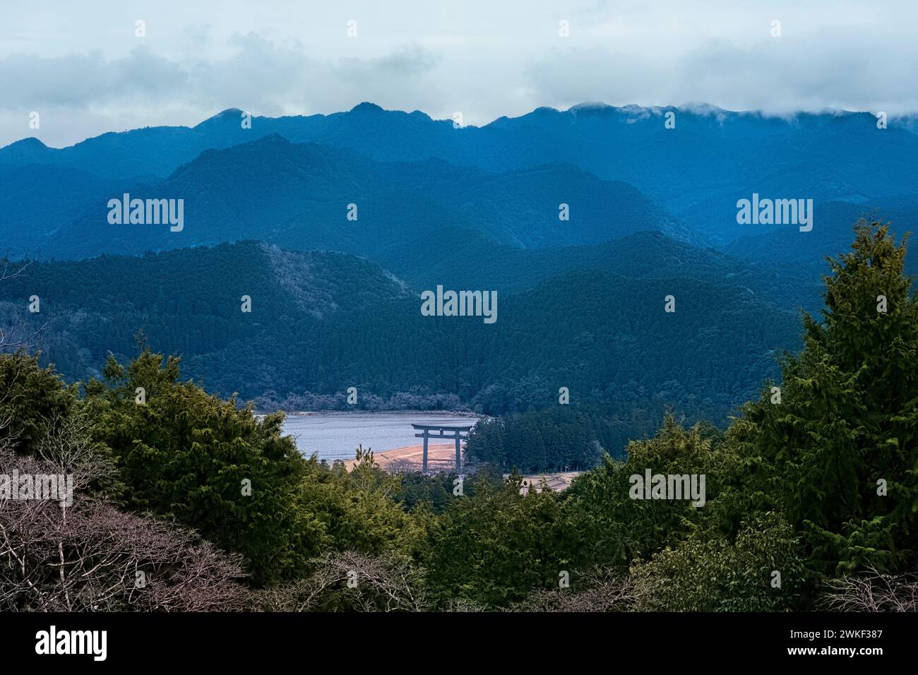 World's largest torii gate at the Kumano Hongu Taisha Grand Shrine ...