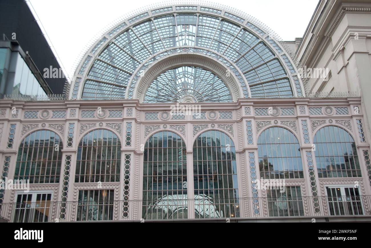 Cafes bars of royal opera house hi-res stock photography and images - Alamy